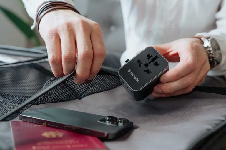 Travel Universal Adapter With Safety Shutter How To Use - Travel Halfway